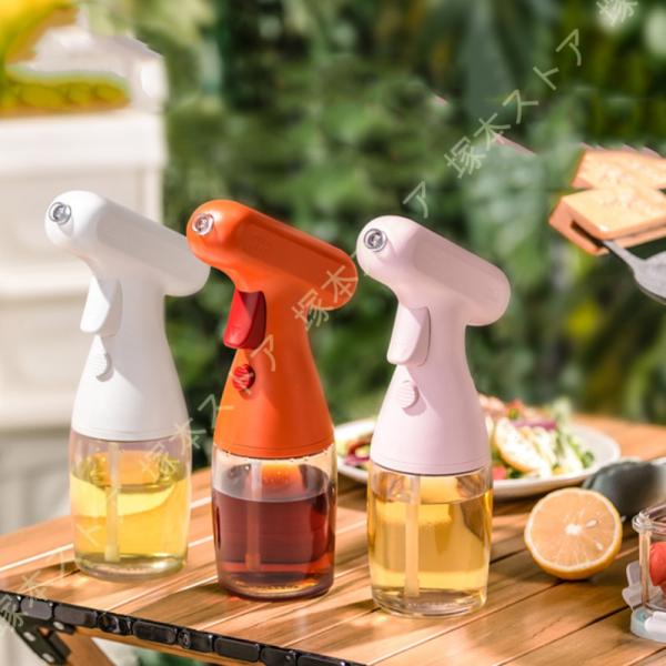 【発売日：2023年04月11日】商品の説明280MLサイズ：6.5×24.5cm包装は空気柱で梱包します色：ホワイト/ピンク/レッド素材：PP+ガラスtype-c充電&amp;内蔵した大容量なバッテリーこの料理用スプレーボトルはType-...