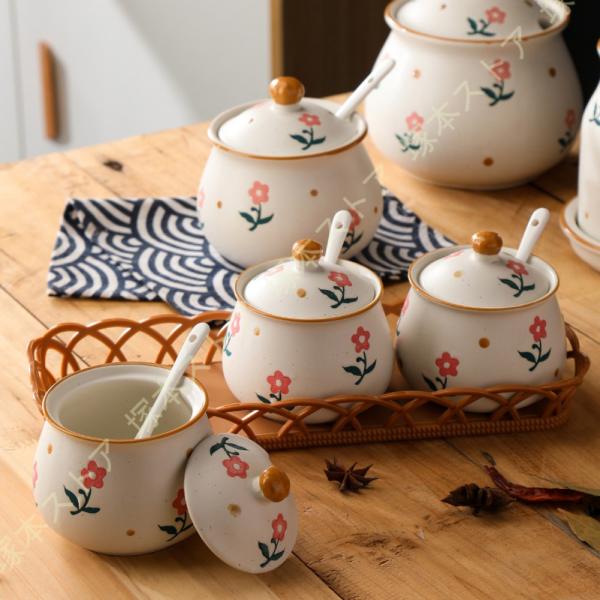 【発売日：2023年03月24日】商品の説明300mlサイズ：約10×9.5cmA=300ML×3個+1個トレイ（プラスチック）B=300ML×3個+1個トレイ（セラミックス）材質：セラミックス耐久性と実用性に優れているプレミアム素材で作ら...