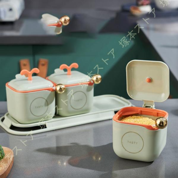 【発売日：2023年03月29日】商品の説明Aサイズ（3個セット）：約26.5×11.5×10cm素材：PP+PS+ABS色：グリーン●蓋付き、ほこり、湿気などを防げる。●手入れも簡単、水で洗えると綺麗になる。使いやすい。●小さいスプーン付...