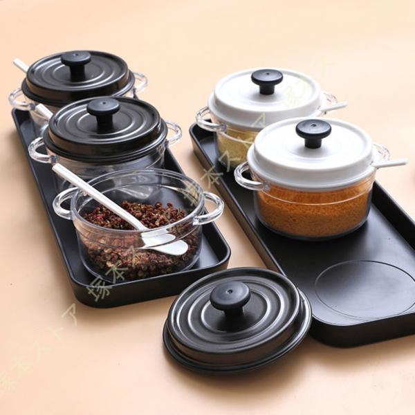 【発売日：2023年03月28日】商品の説明材質：ABS+PSSサイズ：約9×8cmトレイサイズ：約34×12×2cm3個セット=S*3、1個=S1個：トレイなし（2個）/色：ホワイト/ブラック半透明で一目瞭然半透明のデザインで、調味料の量...