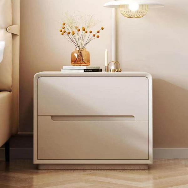 【発売日：2025年01月07日】★【正確なサイズは、ページで写真で確認できます。】★【潤沢な木目】：潤沢な木目ときめ細かく滑らかな手触りが特徴で、欠点が少なく、色と模様がより均質なグレードです。 キャビネットは、ベッドに寝たままでも引き出...