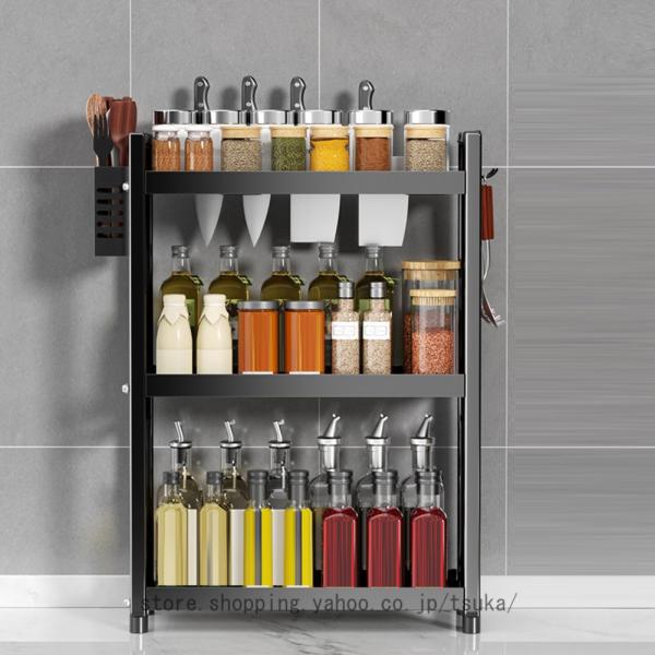 【発売日：2025年05月16日】商品について商品名:調味料ラック、多機能収納棚、3段式材質:カーボンスチール（炭素鋼）商品外観サイズ：3段式、本体サイズ約幅30/40/50×奥行き14.5×高さ61cm・【多機能収納】調味料などの収納はも...