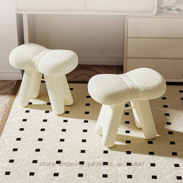 【発売日：2025年05月06日】商品の説明●座る：置いておくだけで椅子に●乗せる：足を乗せたり、踏み台やステップとして●足裏用フェルト：床への傷防止のためのフェルトが付属していますリビングや玄関、寝室などどこでもぴったりですソファに合わせ...