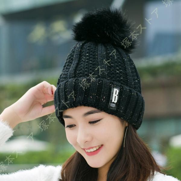 【発売日：2022年08月15日】とってもフワフワで肌触りが良く寒い冬のトレンドのマルチカラーケーブル編みニット帽！お洒落女子必須のアイテムです♪●商品詳細【サイズ】フリーサイズ【収納】折りたたみ、持ち運びに便利【柔軟度】柔らかい【2点セッ...