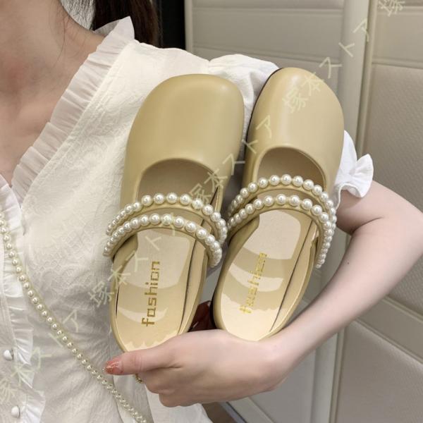 【発売日：2025年07月02日】■履くだけでスタイルアップ！絶妙なフラットヒール。足元を華奢できれいに見せてくれるおしゃれデザインのミュールです。脱ぎ履き楽ちんで時短コーデ、 サッと履けるスリッパタイプのぺたんこサンダルの登場です。■履き...