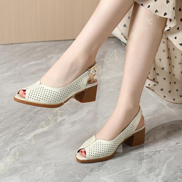 【発売日：2025年06月19日】●商品紹介履きやすいさと足を綺麗に魅せるシルエットに、質感のある素材を使用した美しく高級ある一足です。歩きやすく履きやすいウェッジヒール。ストームがついている、高低差を緩和し、足への負担を軽減。●クッション...