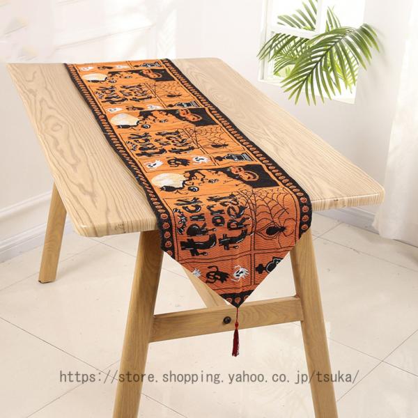 【発売日：2023年07月26日】テーブルランナーのある暮らし上品な光沢とクラシカルな趣きのある、高級感溢れるテーブルマットです。 存在感はありますが、お部屋のインテリアにぴったりです。 イベント感を一気に盛り上げる。 いつもの食卓に上品な...