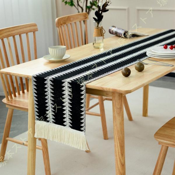 【発売日：2023年05月29日】カラー：写真色素材：綿麻製 特徴：軽量、耐久性、折りたたみ可能。お手入れ方法：洗濯機可、または中性洗剤で冷水で手洗いしてください。 吊るし干し、ねじらないでください。・当社のテーブルランナーがあれば、いつも...