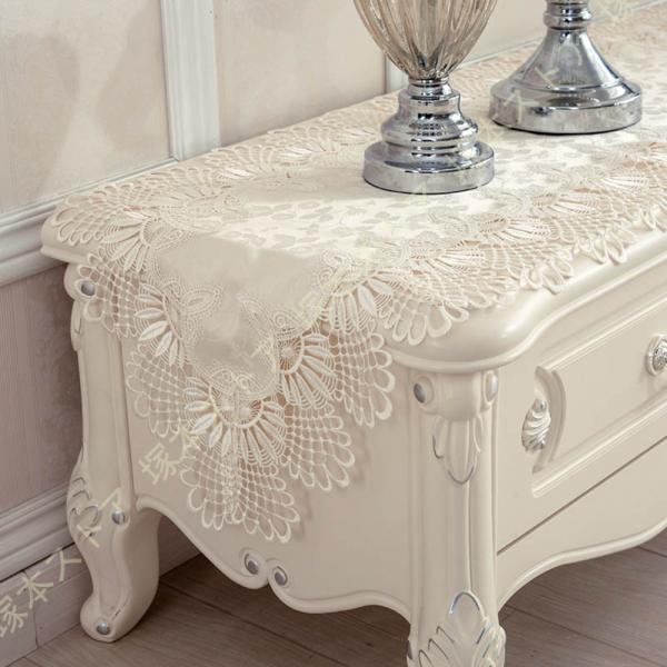 【発売日：2023年04月06日】カラー：写真色素材：ポリエステル+レース・テーブルにアクセントをつけれるテーブルランナー・テーブルを引っかき傷から保護するための、高品質の布地、褪色しない、収縮しない、滑りにくい機能。軽量、耐久性、折りたた...