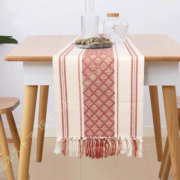 【発売日：2023年04月27日】カラー：写真色素材：綿麻・テーブルにアクセントをつけれるテーブルランナー・軽量、耐久性、折りたたみ可能。お手入れ方法：丸洗いOKで日々のお手入れもラクラク。 非塩素系漂白剤のみご使用ください。 吊るして乾か...