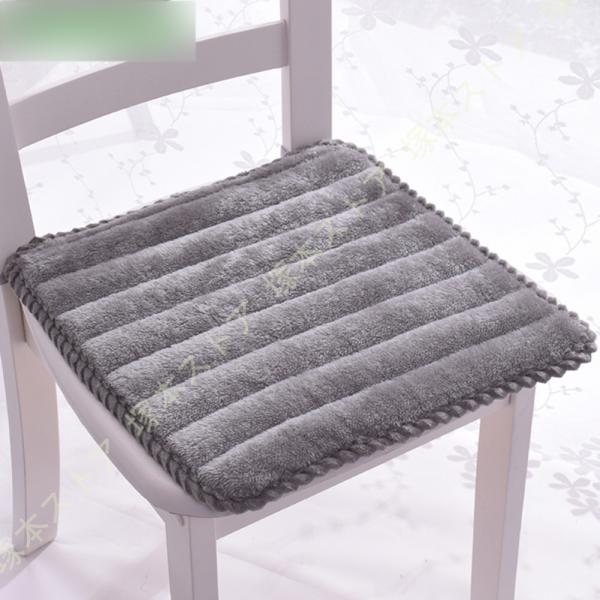 【発売日：2023年05月12日】●ふわふわなマイクロファイバー生地、肌に優しい、通気性がよい。落ち着いた色、お手持ちの椅子を簡単に模様替えできます。●厚さは3cmで、チェアクッションとしては机との高さが合いやすく、お尻や腰への負担を減らし...