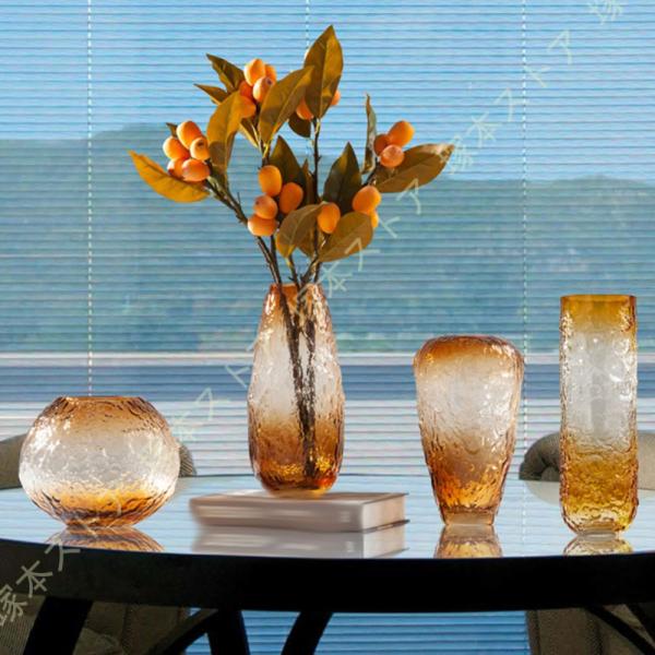 【発売日：2023年08月03日】「商品仕様」★材質：ガラス★サイズ：高さ22cm/直径13cm/口径5cm※サイズは全て平置きし外寸を表示しておりますので商品により多少の誤差が発生する場合がございます。レトロなデザインがおしゃれなガラスフ...