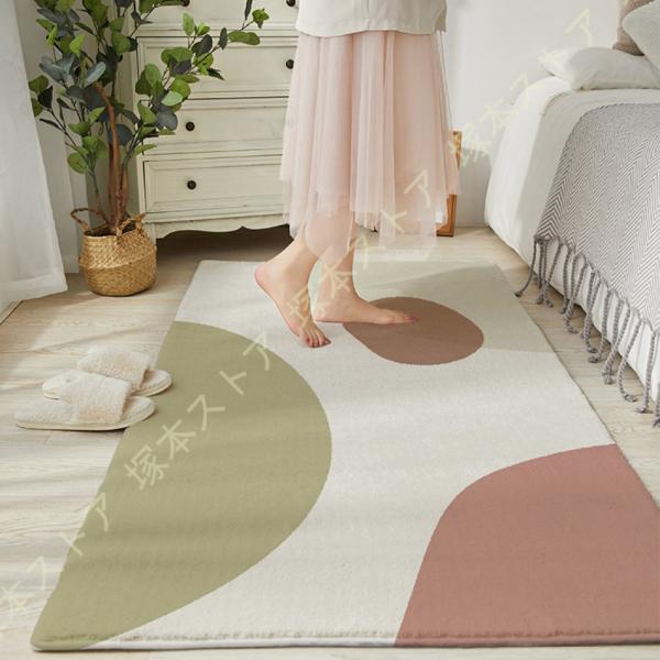 【発売日：2023年03月15日】[組成]：ポリエステル100%（プリント柄です）　 　 　            シンプルなデザインは、お部屋の雰囲気をがらりと変えます！ 洋室はモダン、和室に敷いてもモダンな印象に早変わり♪　　 お部屋に...