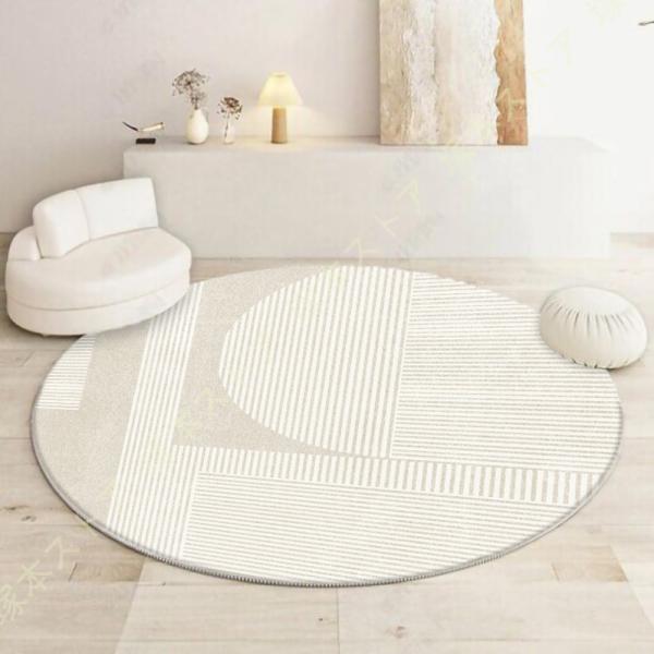 【発売日：2023年03月21日】[組成]：ポリエステル100%（プリント柄です）　 　 　            シンプルなデザインは、お部屋の雰囲気をがらりと変えます！ 洋室はモダン、和室に敷いてもモダンな印象に早変わり♪　　 お部屋に...