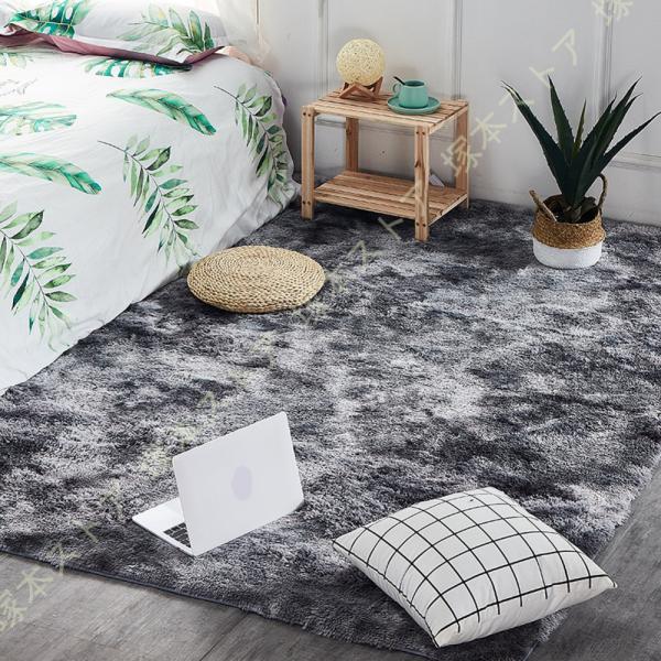 【発売日：2022年10月05日】裏面：不織布(滑り止め付き) 素材：ポリエステル  遊び毛が出にくい超極細繊維使用。毛足が長くてふかふかですが、コロコロでも毛が抜けないので掃除しやすくてとてもいいです。掃除機かければゴミも絡まずきれいにな...