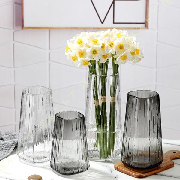 【発売日：2023年07月04日】商品名: ガラス花瓶素材: ガラスサイズ：口径×高さ：小さい：7.5*18cm、中：8.5*23.5cm、大きい：9*28.5cm（スタッフ採寸のため、若干の誤差が生じる場合がございます）場所: 窓辺、玄関...