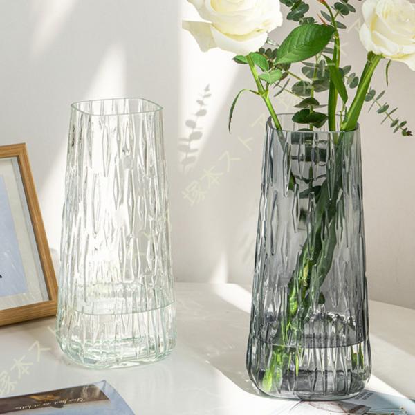 【発売日：2023年07月04日】商品名: ガラス花瓶素材: ガラスサイズ：口径×高さ：小さい：8.5*23cm、大きい：9*27cm（スタッフ採寸のため、若干の誤差が生じる場合がございます）場所: 窓辺、玄関、寝室、書斎などクリア独特なデ...
