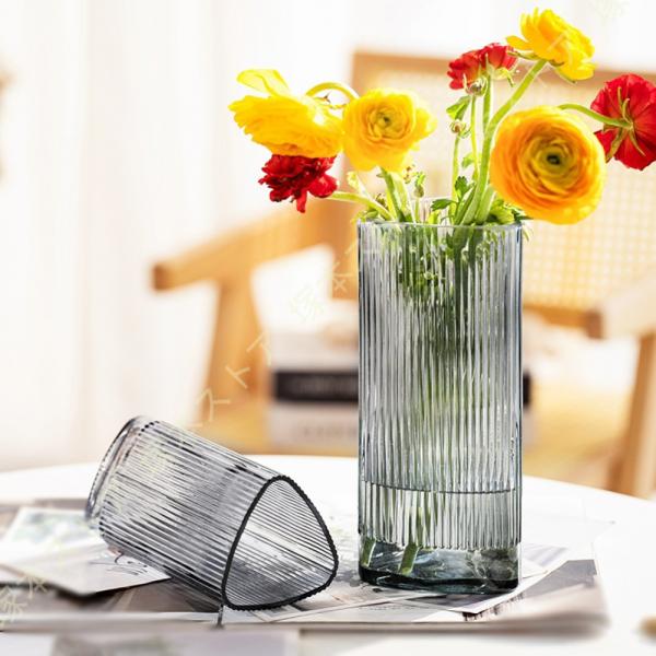 【発売日：2023年07月04日】商品名: ガラス花瓶素材: ガラスサイズ：口径×高さ：8*18cm（スタッフ採寸のため、若干の誤差が生じる場合がございます）場所: 窓辺、玄関、寝室、書斎などクリア独特なデザイン 北欧らしいシンプルなフラワ...