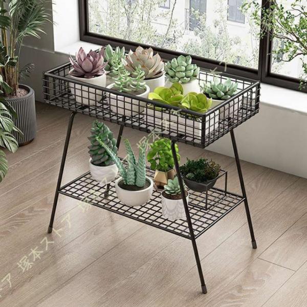 【発売日：2025年08月19日】【サイズ】長さ×幅×高さ：車輪なしタイプ：65×35×66cm 車輪付きタイプ：65×35×70cm【アイアン製】高い安定性と耐荷重性：錆びにくく、変形しにくい高強度鋼管を使用し、重いプランターにもしっかり...