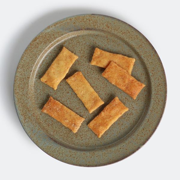 国内産水稲もち米を100％使用。大人から子供まで広く食べられるマヨネーズ味です。ロングセラー商品です。当店は広島県にて豆菓子、ナッツ、お菓子、おかき、あられ、珍味、チョコレート、個包装されたおつまみなどを販売しておりますチャーム（おつまみ）...