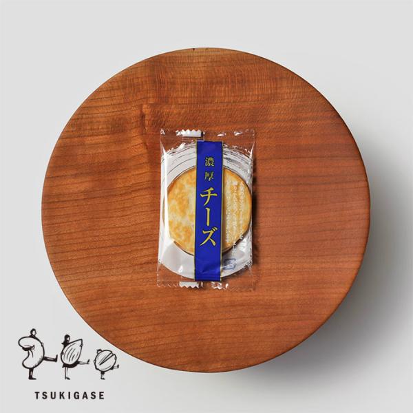 カマンベールチーズを練り込んで焼き上げています。ビール、ワインによく合います！当店は広島県にて豆菓子、ナッツ、お菓子、おかき、あられ、珍味、チョコレート、個包装されたおつまみなどを販売しておりますチャーム（おつまみ）の専門店で主に一口サイズ...