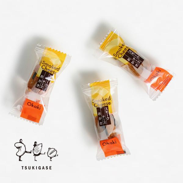 国内産水稲もち米のおかきに、きざみ海苔をふりかけ、その中に、特選スモークチーズが詰まっています。大人が満足する芳醇な旨味が口の中に広がります。当店は広島県にて豆菓子、ナッツ、お菓子、おかき、あられ、珍味、チョコレート、個包装されたおつまみな...