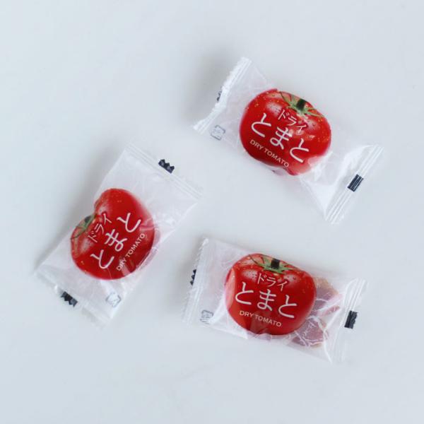 ドライ塩とまとは、トマトの旨味をぎゅっと凝縮したドライフルーツです。この塩味がトマトの旨味を引き立て、絶妙な味わいを楽しめます。個包装されているため、持ち運びにも便利で、いつでもどこでも楽しめます。塩分が含まれているため、熱中症対策にも役立...