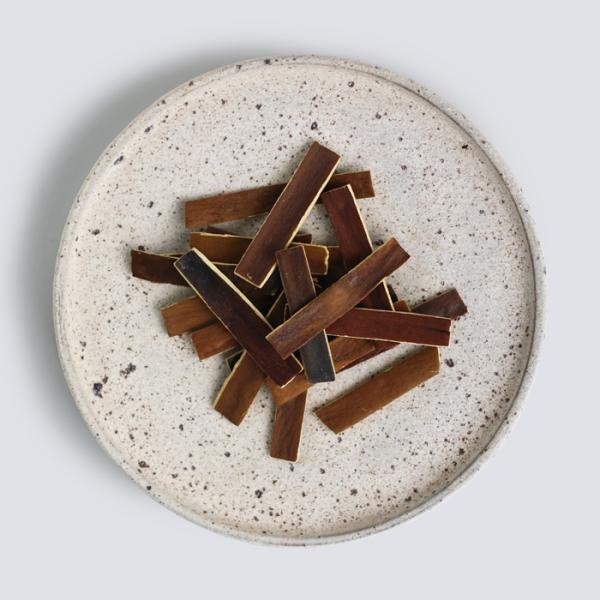 昆布の王様のラウス昆布を一切調味料を使わず、素材のそのまま焼き上げました。パリッとした食感が心地よく、お子様のおやつに、お酒のつまみに最高の逸品です。カルシウムなどのミネラルが豊富です。メール便発送専用の商品になりますのでポスト投函になりま...