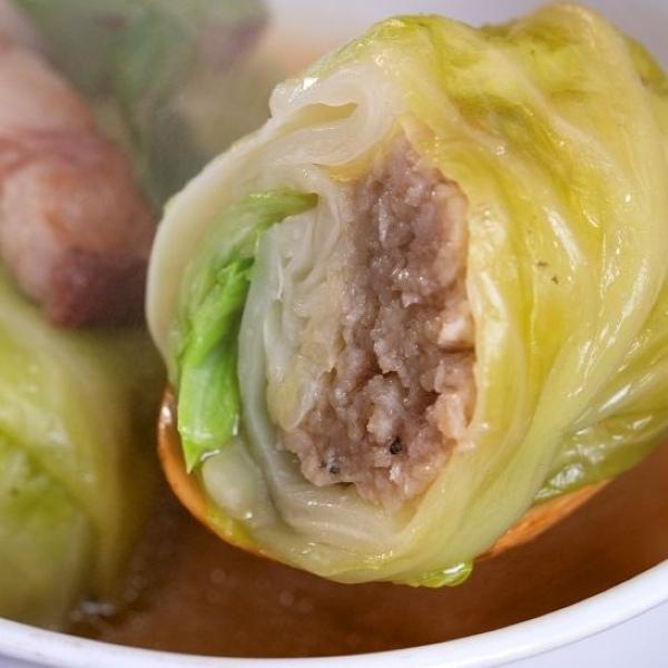 イベリコ種の血統を100％受け継ぐイベリコ豚「レアル・ベジョータ」でつくるロールキャベツです。スペイン政府が定めるイベリコ豚のブランド基準を上回る環境で育てたレアル・ベジョータは、噛みしめるほどに深まる旨みと豊かな風味をもった究極のイベリコ...