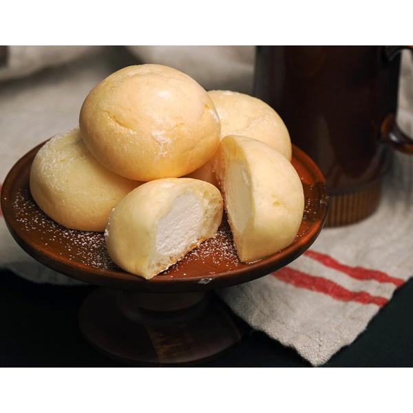 北海道の広大で良質な畑で育った小麦を100％使い、もちもちとしたシュー生地に仕上げました。中には、練乳を加えた特製クリームをたっぷり詰め込んでいます。また、新鮮な北海道産の生乳から作られたクリームは、ミルク本来の濃厚な味わいとコクが自慢です...