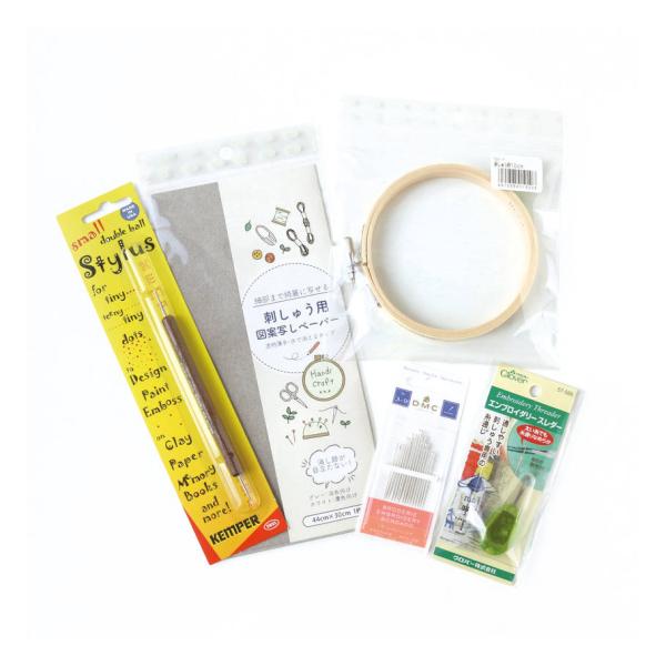 刺しゅう基本道具が入ったお得なセット。 【セット内容】 ・チャコペーパー(グレー) ・トレーサーツイン  21-082・刺しゅう枠(10cm) ・エンブロイダリースレダー ・刺しゅう針