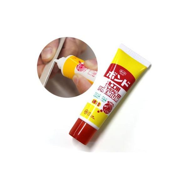 カルトナージュの便利アイテム。厚紙で箱を作る時などに、断面に塗って接着しておくととても作業がしやすいです。特にカーブ部分などには、特性を発揮しますよ♪（用途）木・布・紙の接着に幅広く使える速乾性ボンド。細口のノズルになっているので細かい作業...