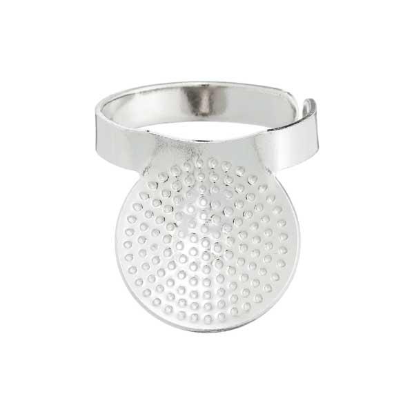 手のひらを使って上手に長針をコントロールできます。針の通りの悪い布も、指ぬきを使うことで、楽に針を通せます。