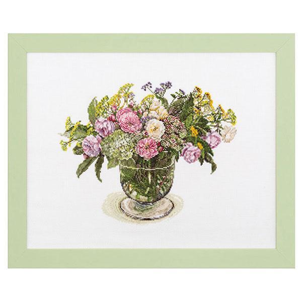 ■サイズ/H30×W38cm(フレーム内寸)■キット内容/刺しゅう糸(綿100%)、刺しゅう布(綿100%)、図案、作り方説明書■ご用意いただくもの/はさみ、クロスステッチ針(2本どり用)、アイロン、縫い糸(白) またはセロハンテープ、刺し...