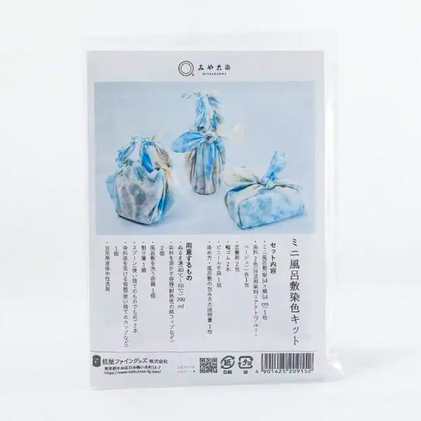 染色と風呂敷の包み方が学べて初心者に優しい、ボリューミーな内容の染色キットです。本キットでは使い捨ての容器などを使う染色方法をご案内しており、特別な道具は必要ありません。■染色温度表記：中温■セット内容染色用風呂敷(54x54cm) 1枚、...