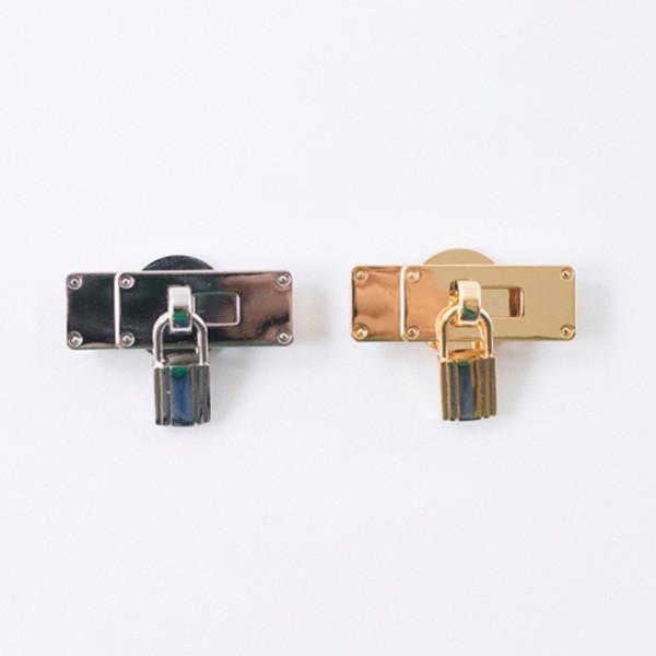 ■サイズ/W38×H12mm(錠含まず)■入数/1セットマグネットホックの飾りがヒネリ風(固定)になっています。※フタ側の飾り部分はネジ式、本体へのマグネット部分は割足になります。※「金具取り付け説明書」付き。