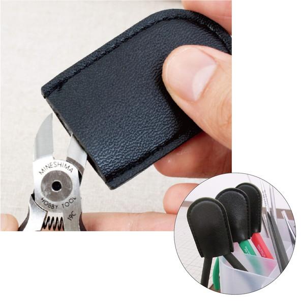■サイズ/57×37mm ■素材/PVC合皮■1個・5個セット 大切なニッパーを守る専用刃先カバー。工具の刃先を保護するニッパー専用キャップ。保管時の安全性を高め、刃先の劣化を防ぎます。 持ち運びや工具ケースへの収納にも便利です。