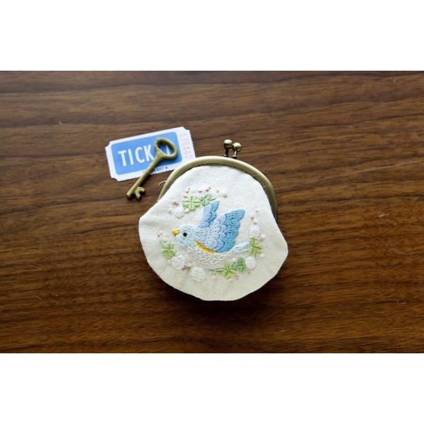 刺しゅう作家 Chicci -チッチ- さんの人気モチーフが可愛いがま口キットになりました。森の動物たちをバッグにしのばせてお出かけしませんか？初心者の方でも楽しんで作っていただけるほど良いサイズ感のがま口キットです。■難易度★★★★☆【セ...