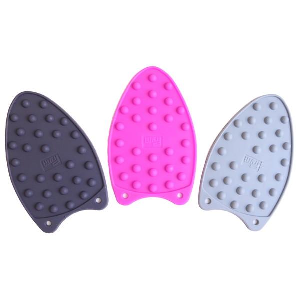 大好評のアイロンパッドにミニタイプが仲間入り！アイロンがけの途中、アイロンを一時的に休めるためのマット（パット）。コンパクトなミニアイロンに最適なタイプとなります♪耐熱性に優れ大変便利にお使いいただけます。※約180℃まで対応。■サイズ：1...