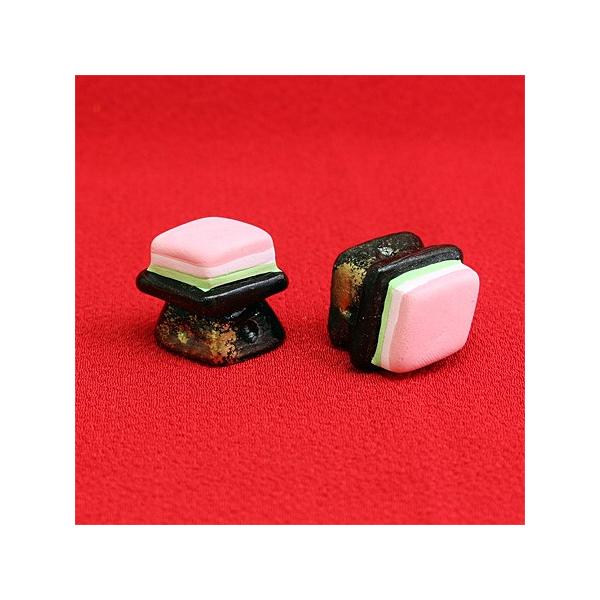 季節やイベントごとに玄関をディスプレイしているところが増えてきています！オススメは、陶器のおひなさま道具です。最近は、5段7段飾りを出しているところも少なくなってきました。陶器のおひなさまはふんわりと丸く暖かい感じがします。特に女の子がいな...