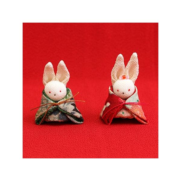 ひな祭りを演出するちりめんパーツです。うさぎのおびなとめびなです。一体ずつでの販売です。※ちりめん生地を使用しているため、ひとつひとつ色柄の見え方が異なってきます。あらかじめご了承下さいませ。サイズ：約幅4×高さ4.5ｃｍ
