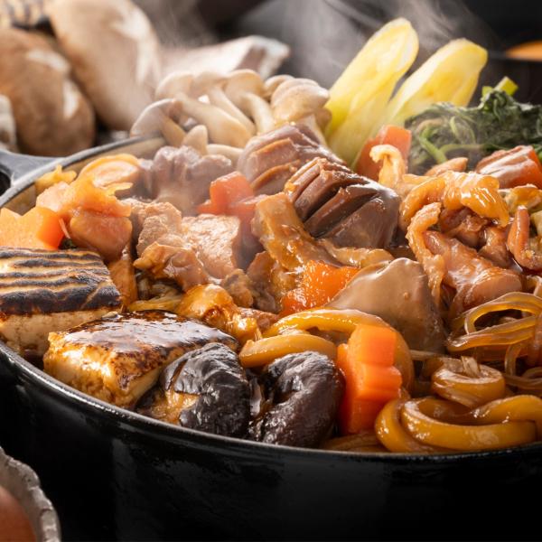 ヘルシーな鶏すき甘辛い割り下と妻地鶏の旨みが相性抜群！火を通しても柔らかさが残り、味が染み込むことで奥深い味わいが楽しめます。カロリー控えめ、良質なたんぱく質が豊富で栄養バランスの良さが魅力♪牛肉や豚肉に比べて脂が少ないため、すき焼きの味が...