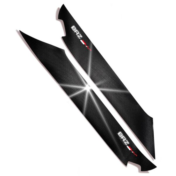 ★併売のため、在庫切れの際はご了承ください。発送委託により倉庫業者がお届けする場合がございます★【商品概要】大切な愛車のドアトリムをキズや汚れからガッチリガードするナノ5Dカーボンファイバーフィルムです。昇降の際に足で蹴ってしまいがちなドア...