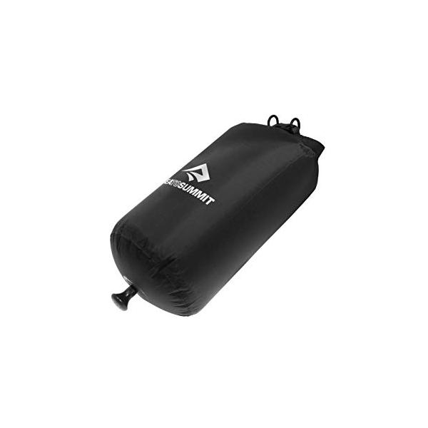 ★併売のため、在庫切れの際はご了承ください。発送委託により倉庫業者がお届けする場合がございます★【商品概要】サイズ:W32×H53cm重量:120g素材:70Dナイロン【商品説明】最大10L、約8分の携帯シャワー。黒色ボディで太陽熱を吸収。...