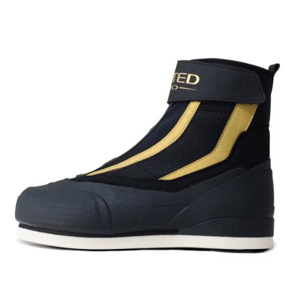 軽さと耐久性を両立。さらには脱ぎ履きのしやすさも兼ね備えた鮎羊毛ピンシューズ履物は軽くて耐久性があるほうがもちろん良いのですが、それを両立させるのは非常に難しいことです。このシューズは耐久性を出すためにシューズ下部にのみラバーを採用。アッパ...