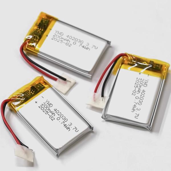 リポバッテリー3個セットでの販売となっております。注文数量1で、リポバッテリーが3個届きます。製品名：リチウムポリマー電池 / モデル：402030 / 定格容量：200mah / 定格電圧：3.7V / 充電電圧：4.2V / セル寸法：...