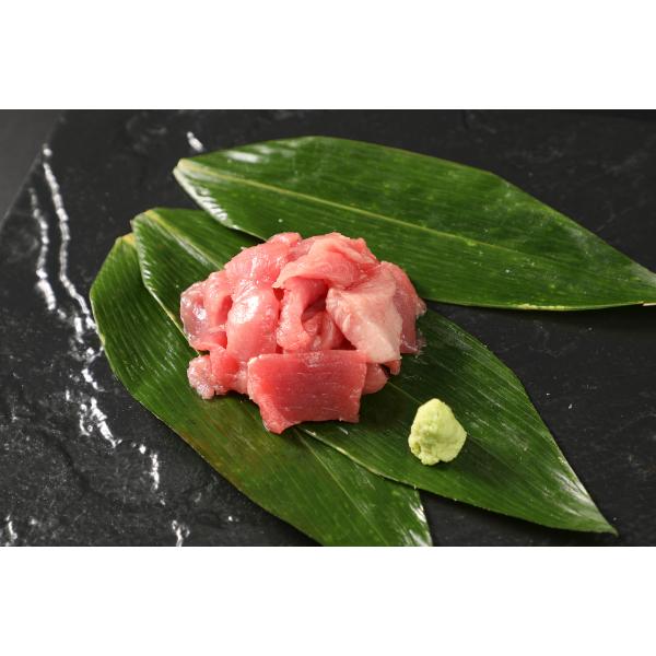 長崎県対馬で養殖した本マグロを解体した際にでる「中落ち」と「切り落とし」を販売いたします。 マグロの身は計量後、真空パックし、急速冷凍しています。2024年より、ご要望により1パックあたり150g(1〜2人前)の使いやすいサイズへ変更いたし...