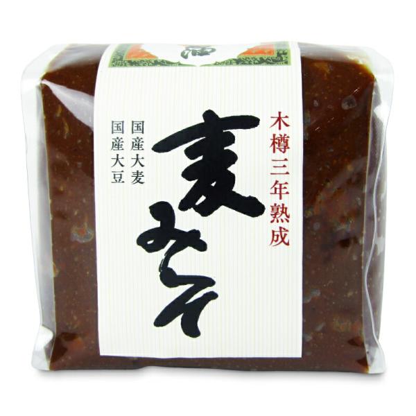 全て国産原料を使用した、木樽仕込の麦みそです。赤く艶のある色合と木樽醸造のしっかりとした発酵香が特徴の逸品です。