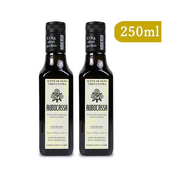 アウボカーサオリーブオイルは、地中海で育ったオリーブの持つ良い個性を最大限に引き出したのが特長です。成熟したオリーブ特有の苦み、コショウのような辛味を出さず、フレッシュでフルーティーなまるでオリーブジュースを思わせるようなオイルに仕上げています。