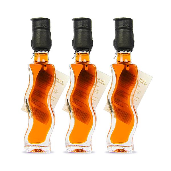 漁師町チェターラで育まれた伝統的調味料です。ティレニア海と地中海で水揚げされたカタクチイワシを全て手作業によって作られています。食欲をそそる美しい琥珀色と濃厚な魚醤そのものの風味が味わえます。化学調味料や保存料を一切使用していない無添加の調...